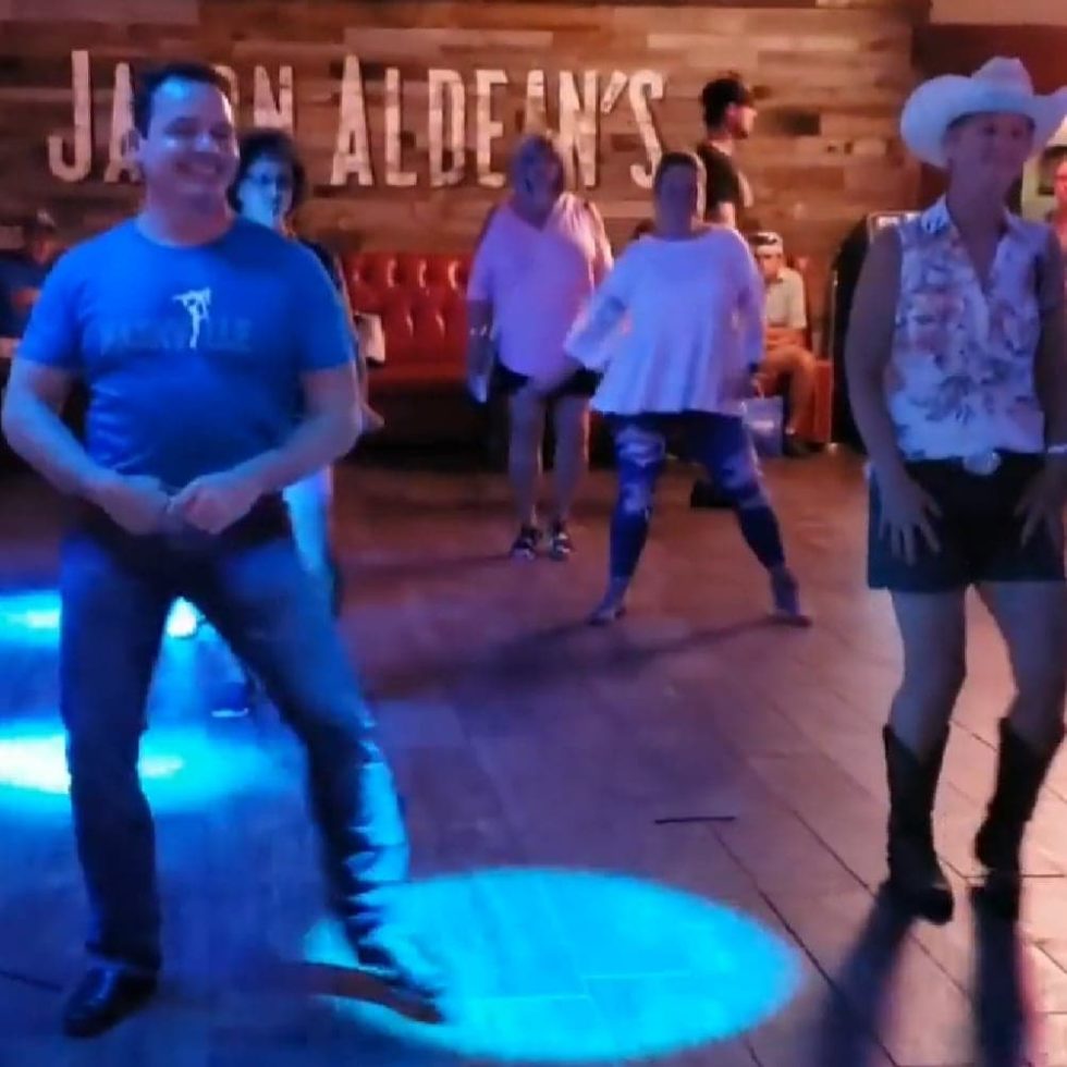 Nashville Line Dancing Lessons - Turn Their Heads