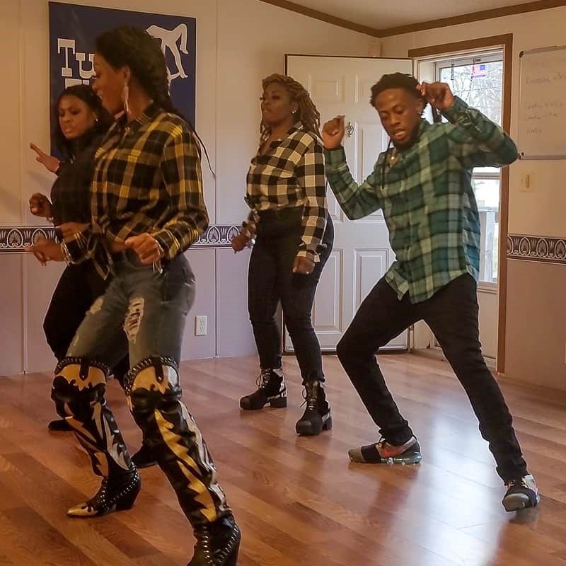 Nashville Line Dancing Lessons - Turn Their Heads